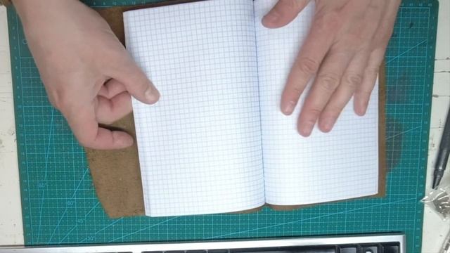 Простая кожаная тетрадь со сменными блоками