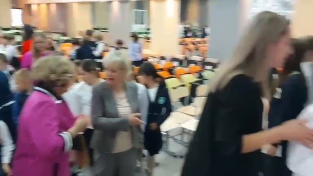 Скрипач-виртуоз Вардан Маркос в Красноярской гимназии № 13