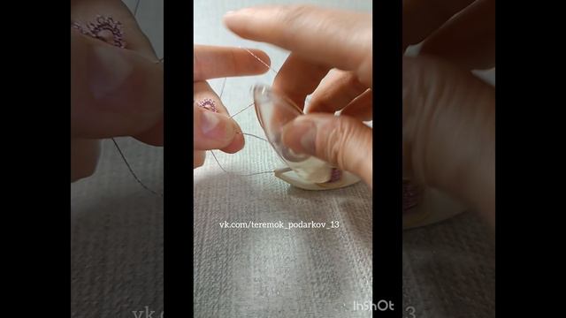 Розовый браслет  - процесс плетения.