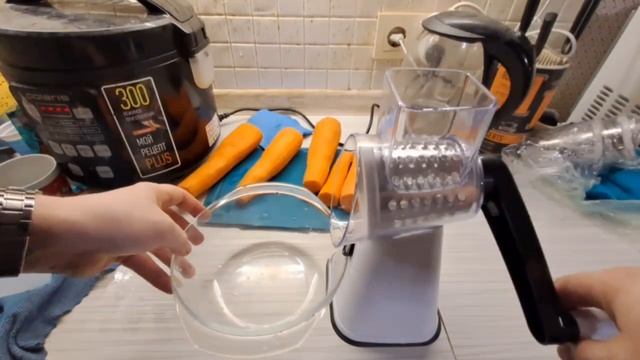 Терка для овощей и фруктов с тремя насадками _ Ручной кухонный комбайн для нарезки белая