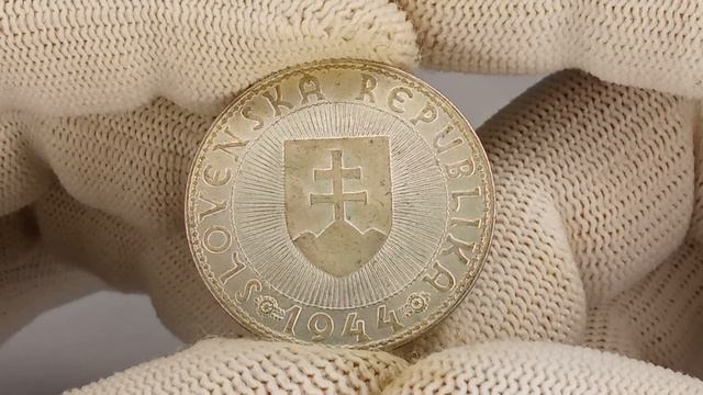 Словакия 10 крон, 1944 года. Без Креста над церковью.