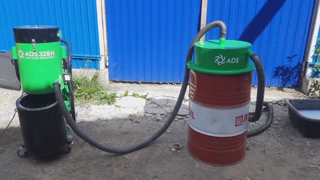 Испытания промышленного пылесоса ADS328 в паре с сепаратором для сбора воды.