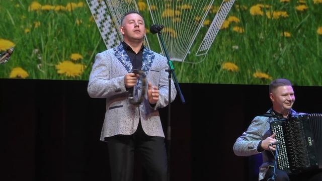 Белый тополь, белый клён - колокольный перезвон! Поёт Андрей Киреев, ансамбль ВЕЧЁРКА!