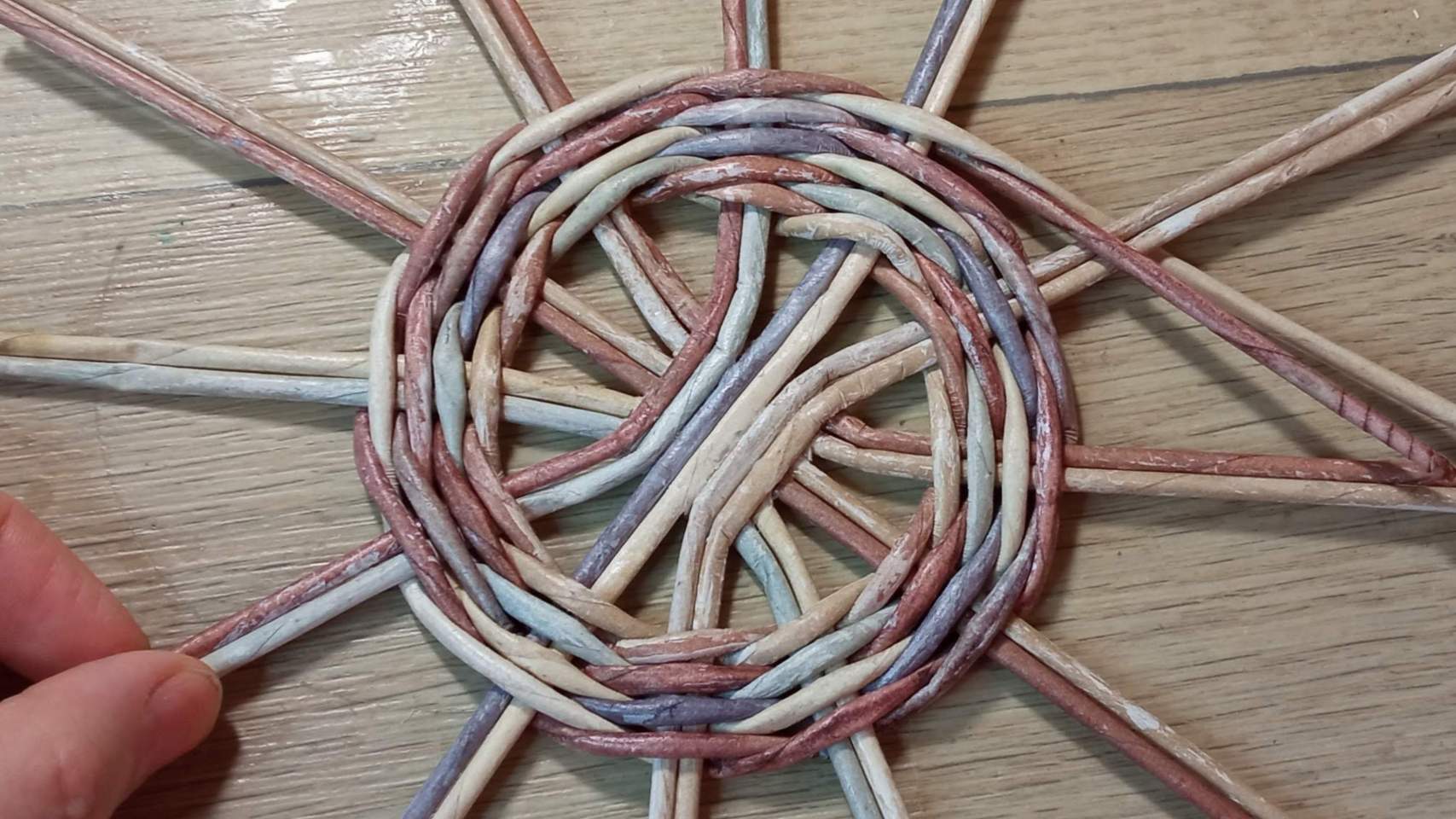 МК. Ажурная серединка для дна или крышки из бумажной лозы. #75