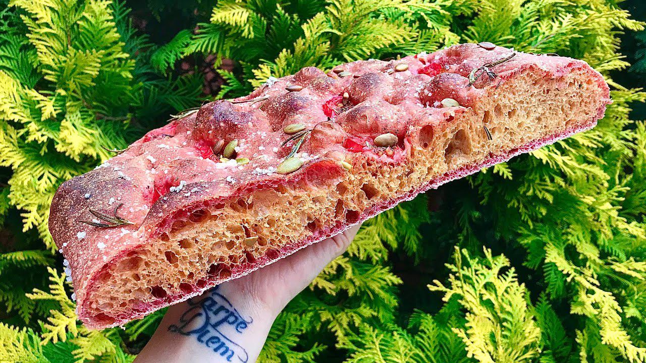 Розовая Фокачча на закваске, без химических красителей, только натуральные ингредиенты!