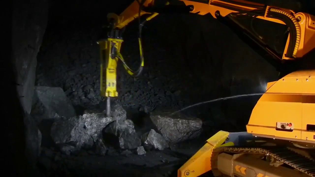 Дистанционно-управляемая машина Brokk 800.  Дробление негабаритов в руднике