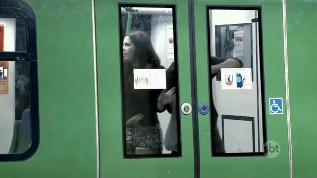 Призрак нападает в Метро Пранк