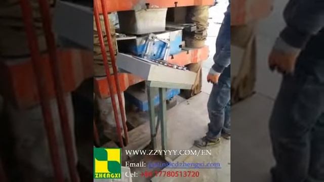 Четырехколонный гидравлический пресс для огнеупорного кирпича.