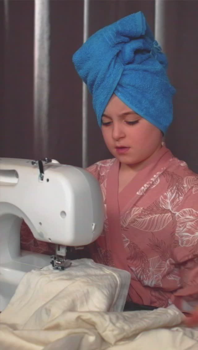 Мам, я очень глупая, как считают некоторые? #кино #пародия #юмор #смешноевидео #топ #актеры #shorts