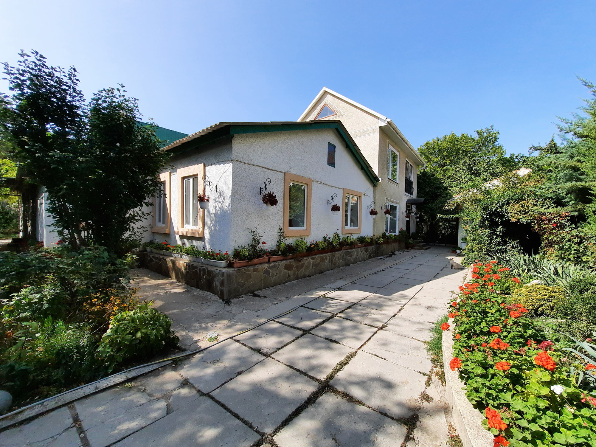 Жилье для отдыха в центре Коктебеля. Отдых в Коктебеле частный сектор недорого.«Фонтан» ГОСТЕВОЙ ДОМ