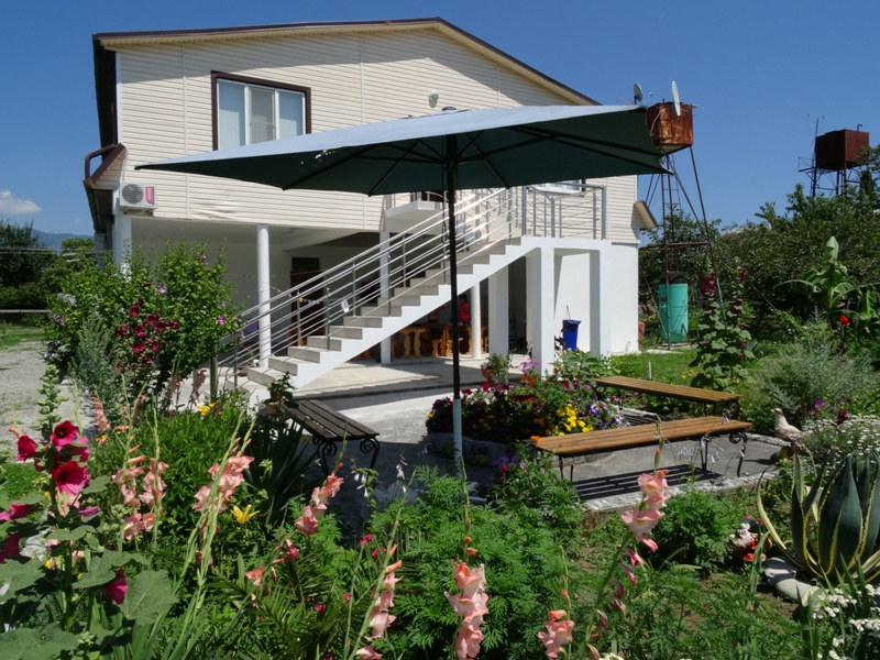 Жилье в Алахадзы посуточно. Алахадзы отдых с детьми частный сектор. «Эрик» ГОСТЕВОЙ ДОМ