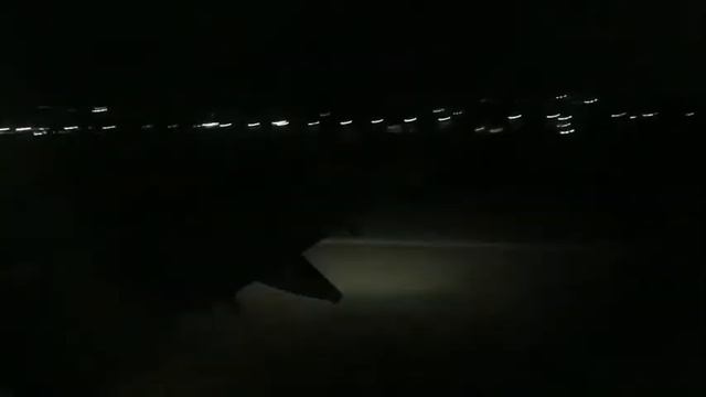 Вид из иллюминатора на вечерний Адлер, прилет/вылет