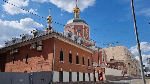 8июняДОМсоСКУЛЬПТУРАМИиЯУЗСКИЙб-рПЕТРОПАВЛОВСКИЙперЯУЗСКИЕворота