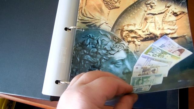 7.Альбомы для коллекционирования монет ..