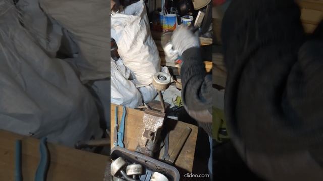 Как открутить гайку