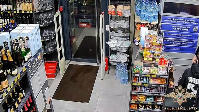 Полиция Калининграда устанавливает личность подозреваемой в краже денег с утерянной карты