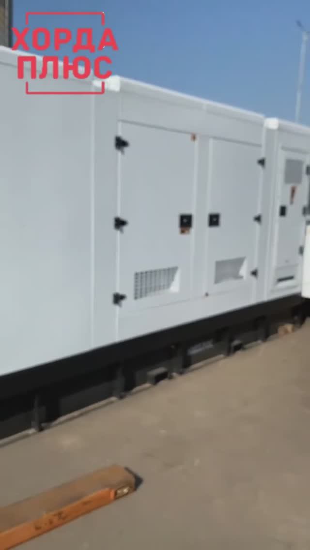 Генератор 500 кВт в кожухе.