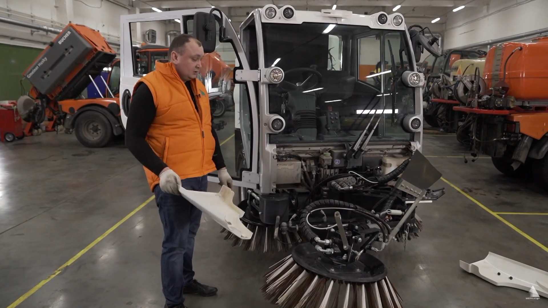 Подготовка подметально-вакуумной машины ВКМ-2020 к летнему сезону