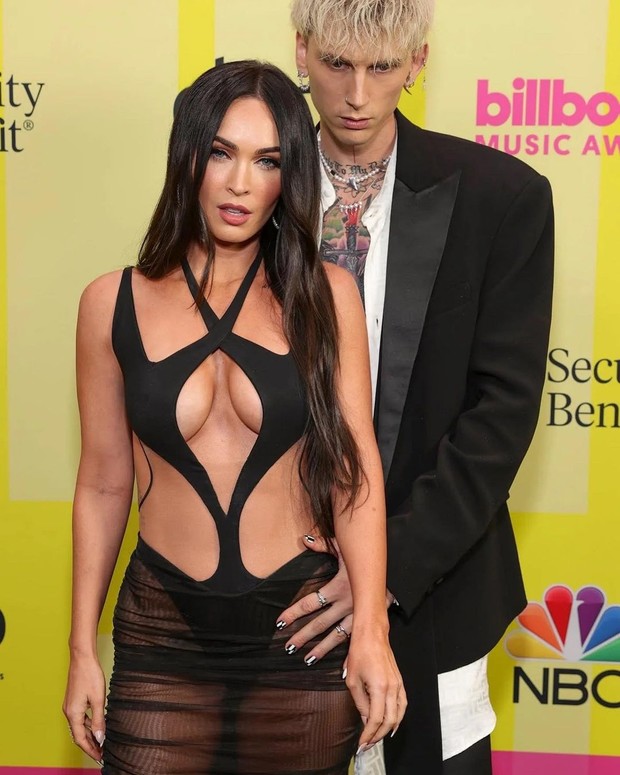 Самое «голое» платье в истории красных дорожек: Меган Фокс на Billboard Music Awards