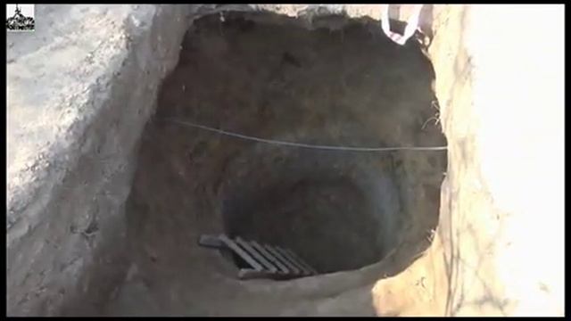 Хозяйственная яма на границе городского центра и могильников.mp4