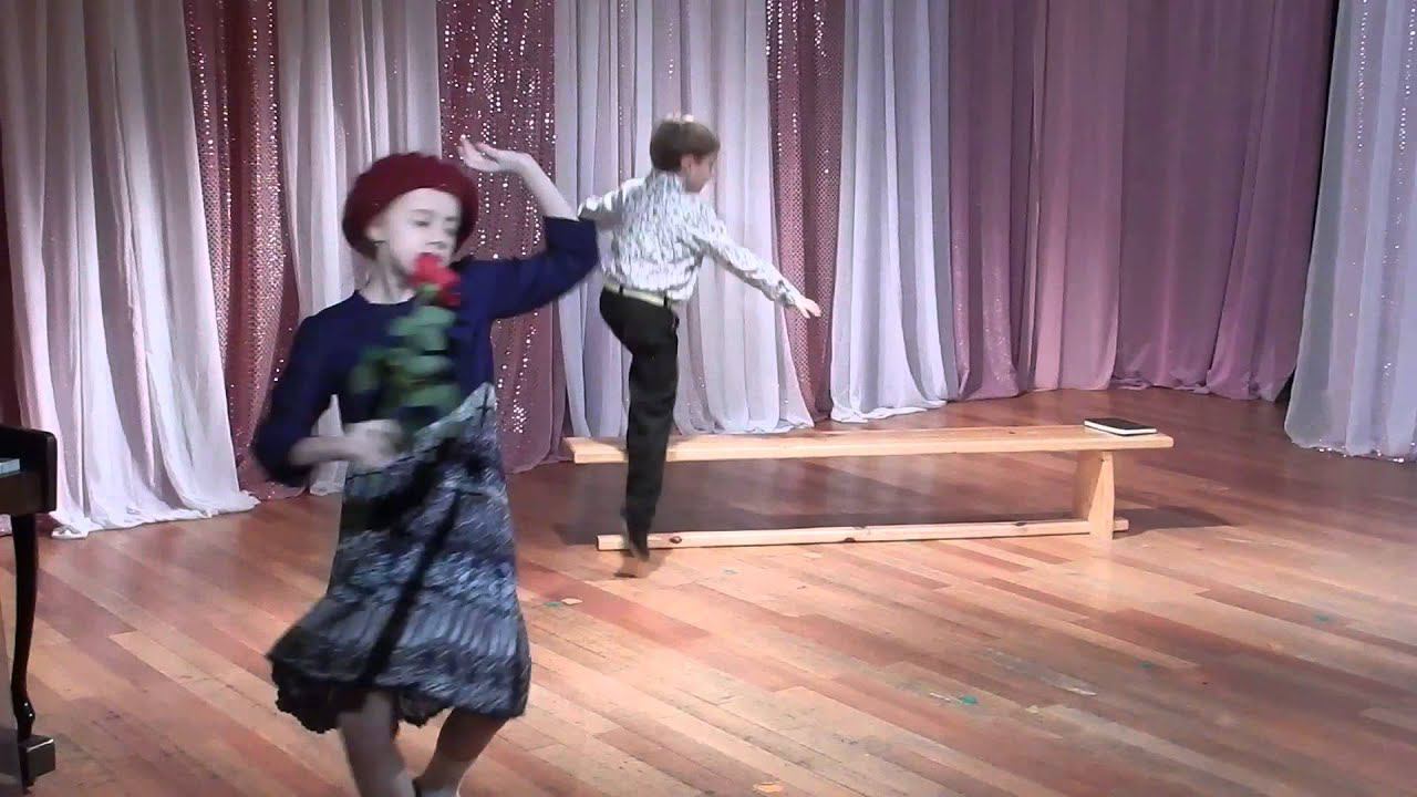 Неловкий момент. Sous Le Ciel De Paris. Лиза и Миша Васильевы