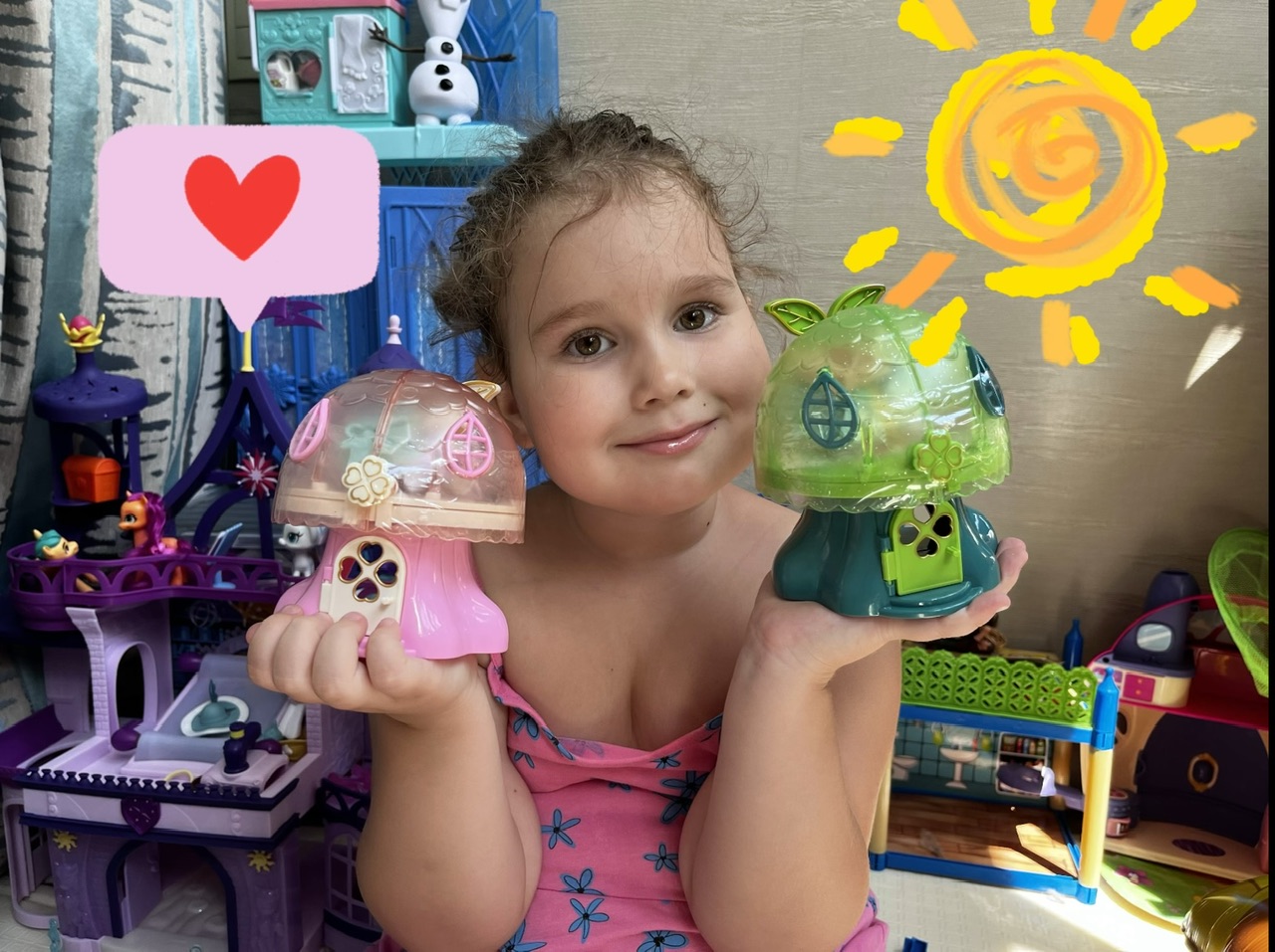 Варя открывает яблочные домики.  Распаковка?