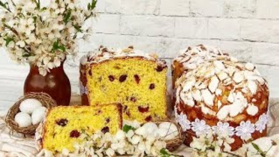 Заварной кулич с шапочкой из миндальных лепестков. Секрет воздушного волокнистого мякиша.