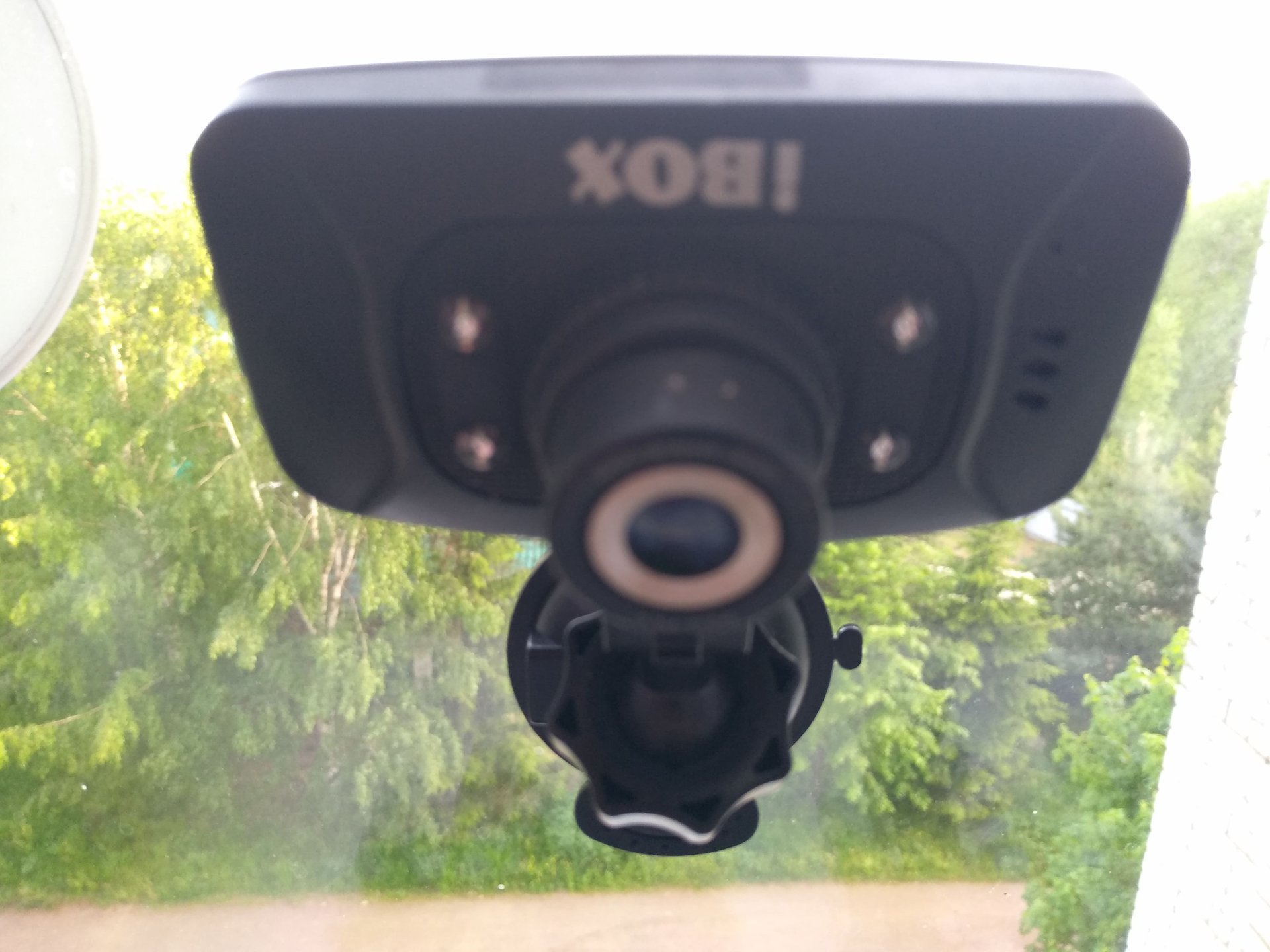 Глюк видеорегистратора IBOX. Небольшой ремонт.