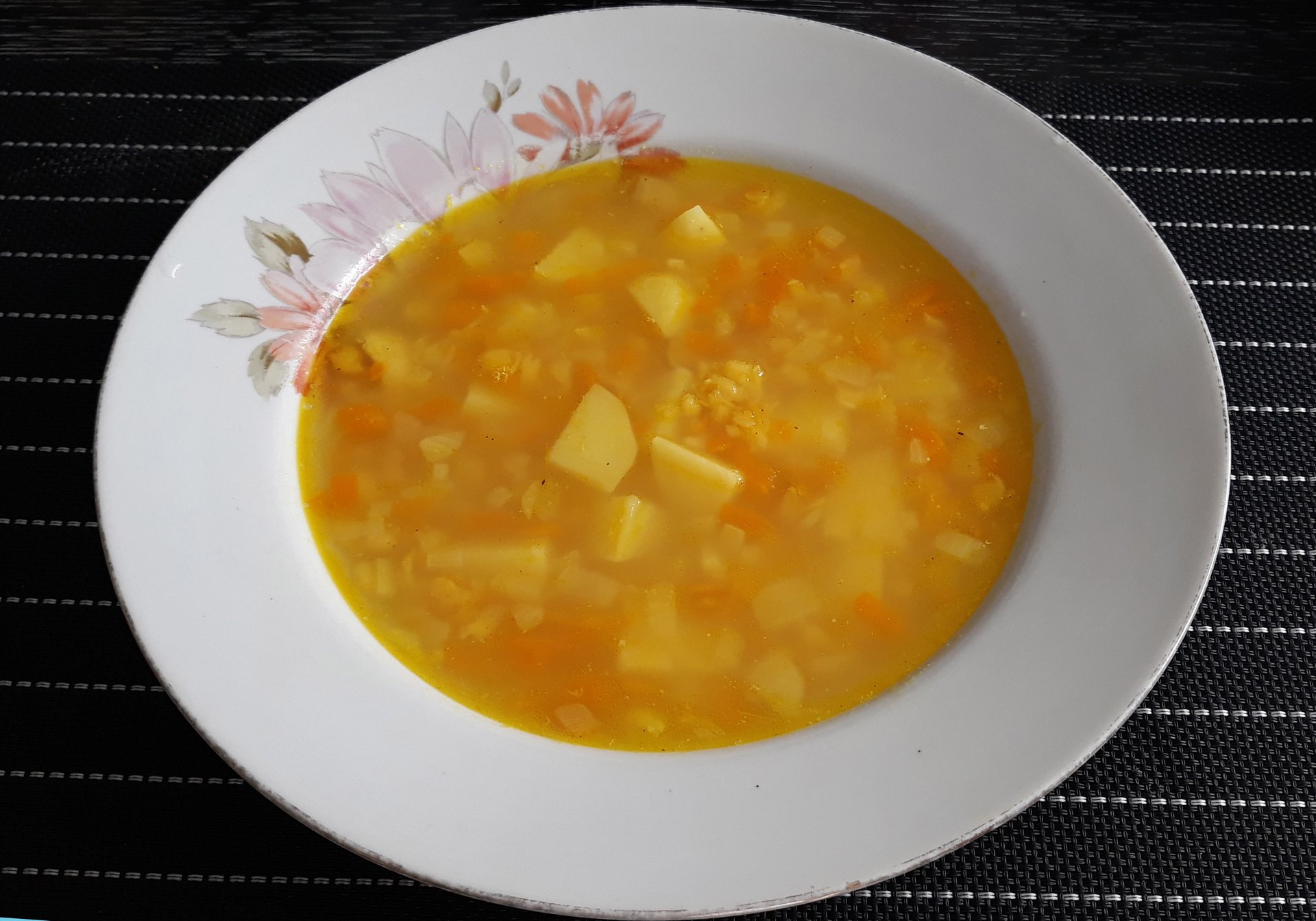 Гороховый суп на курином бульоне