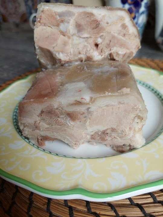 Мясо прессованное из свиной рульки. Кулинарного вдохновения и удачи!