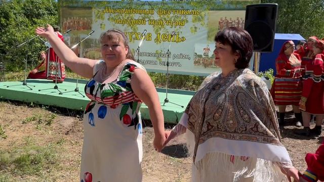 Посмотрите какие народные костюмы!