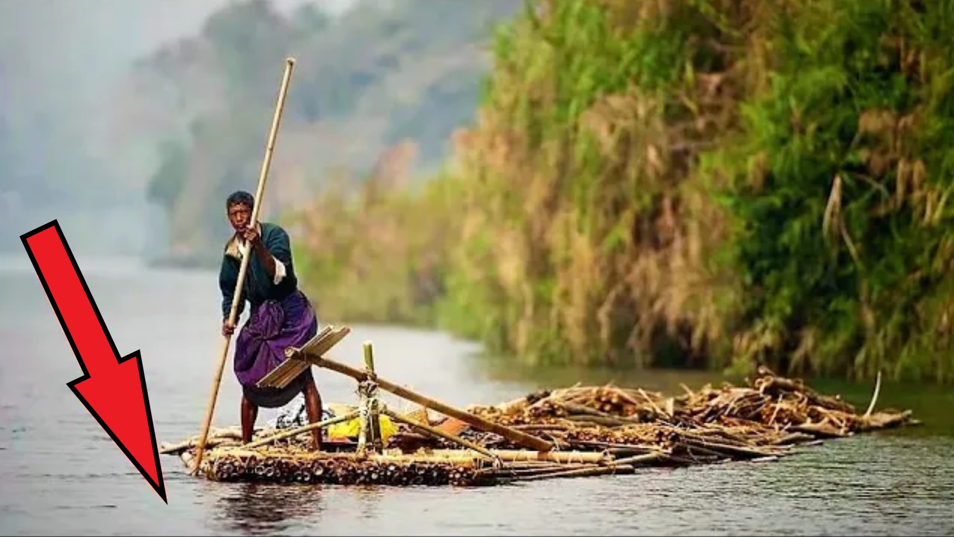 Путешествуя на плоту он заметил на торчащий из воды НОС ! Подплыв ближе мужчина сам упал в воду!