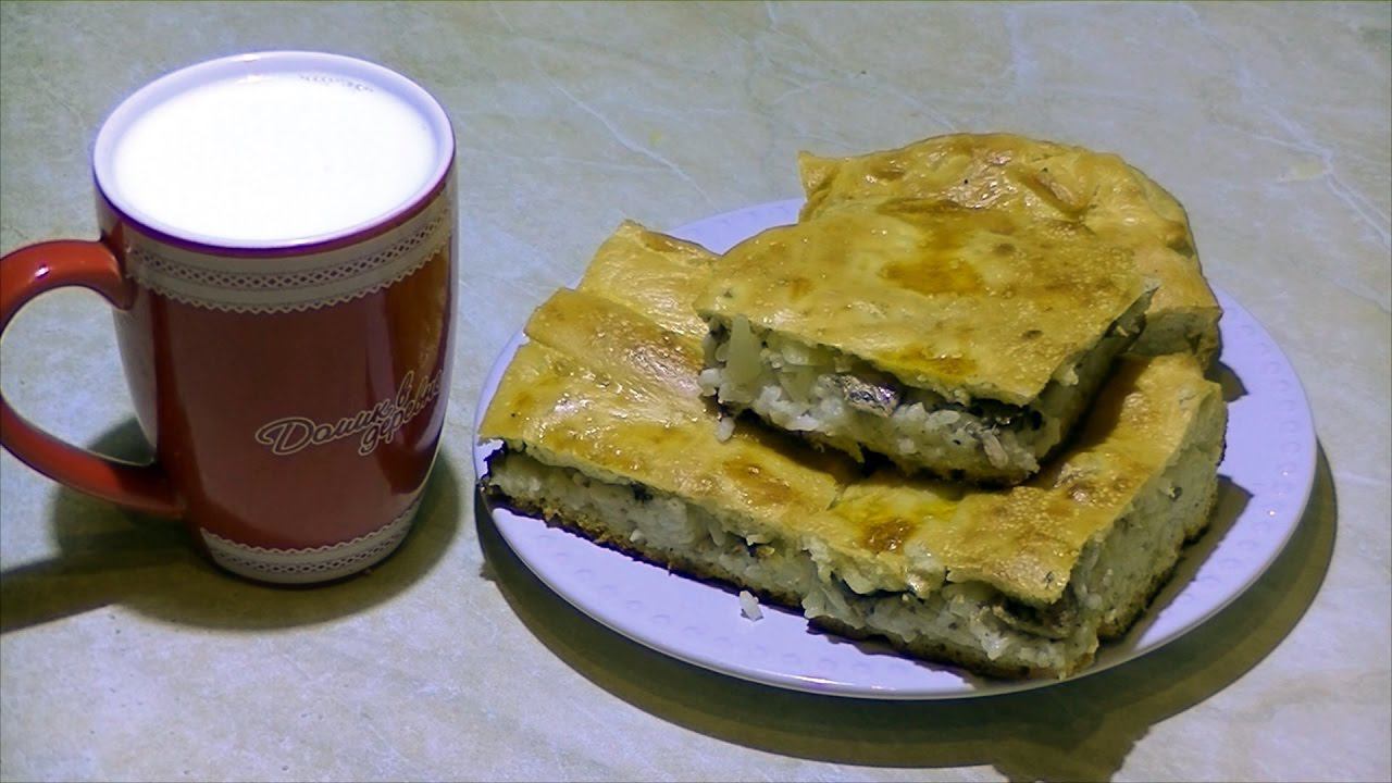 Вкусный пирог с рыбными консервами