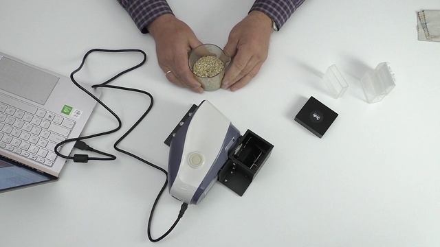 Спектрофотометр YS3010 с дополнительными аксессуарами для измерения сыпучих и жидких образцов