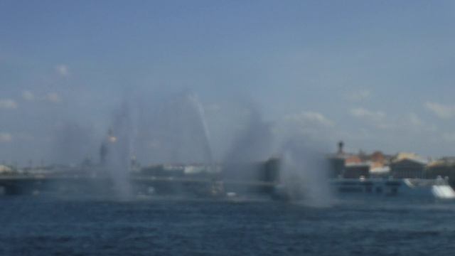 Буксиры "Вихревой", "Сестрорецк" и "Павловск" пошли обратно