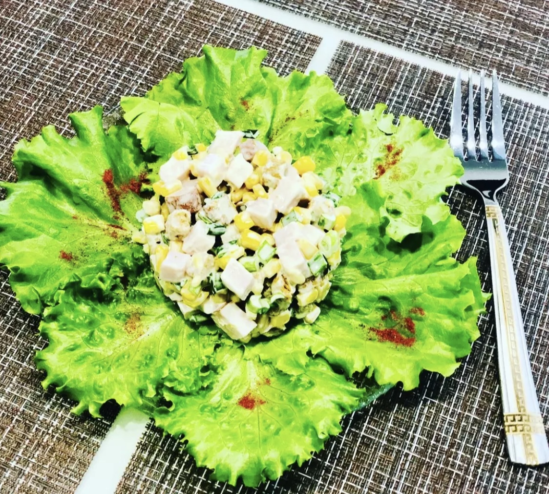 Быстрый и очень вкусный новогодний салат.