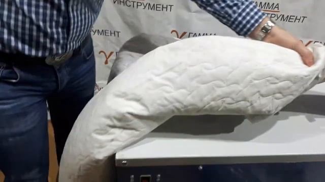 Набиваем подушку для беременных (набивочный пылесос НП-2).mp4