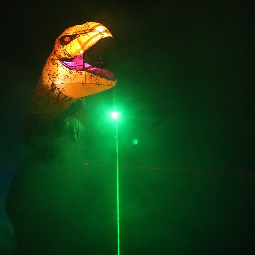 Я работаю динозавром