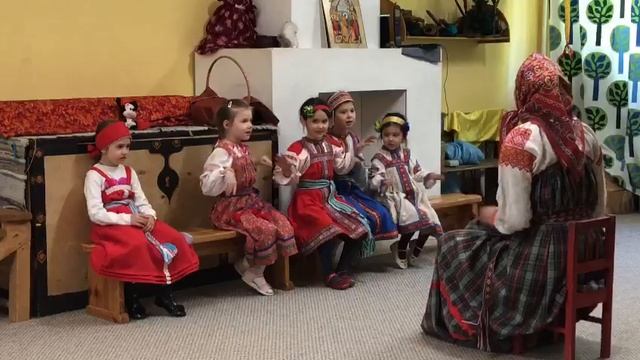 Игра "Чиж", дети изучают слова. Фрагмент занятия фольклорной   программы "Чудесный короб"