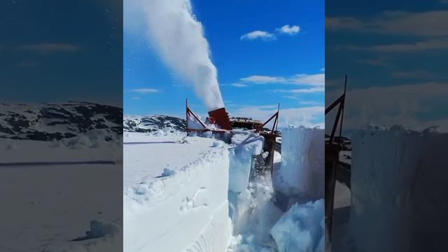 Освобождают от снега дороги в Норвегии и Исландии