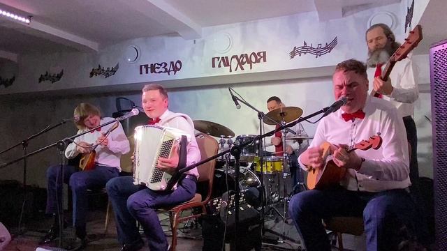 Я МИЛОГО УЗНАЮ ПО ПОХОДКЕ(Гарик Сукачев). Кавер версия от Ансамбля "ЛАД" Москва