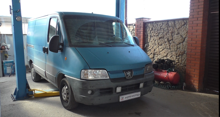 Замена главного тормозного цилиндра на Peugeot Boxer 2 2,2 дизель Пежо Боксер 2 2002 года