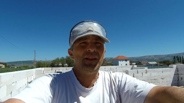 Монтаж балок над окнами из газобетона. Ушп. Крым.