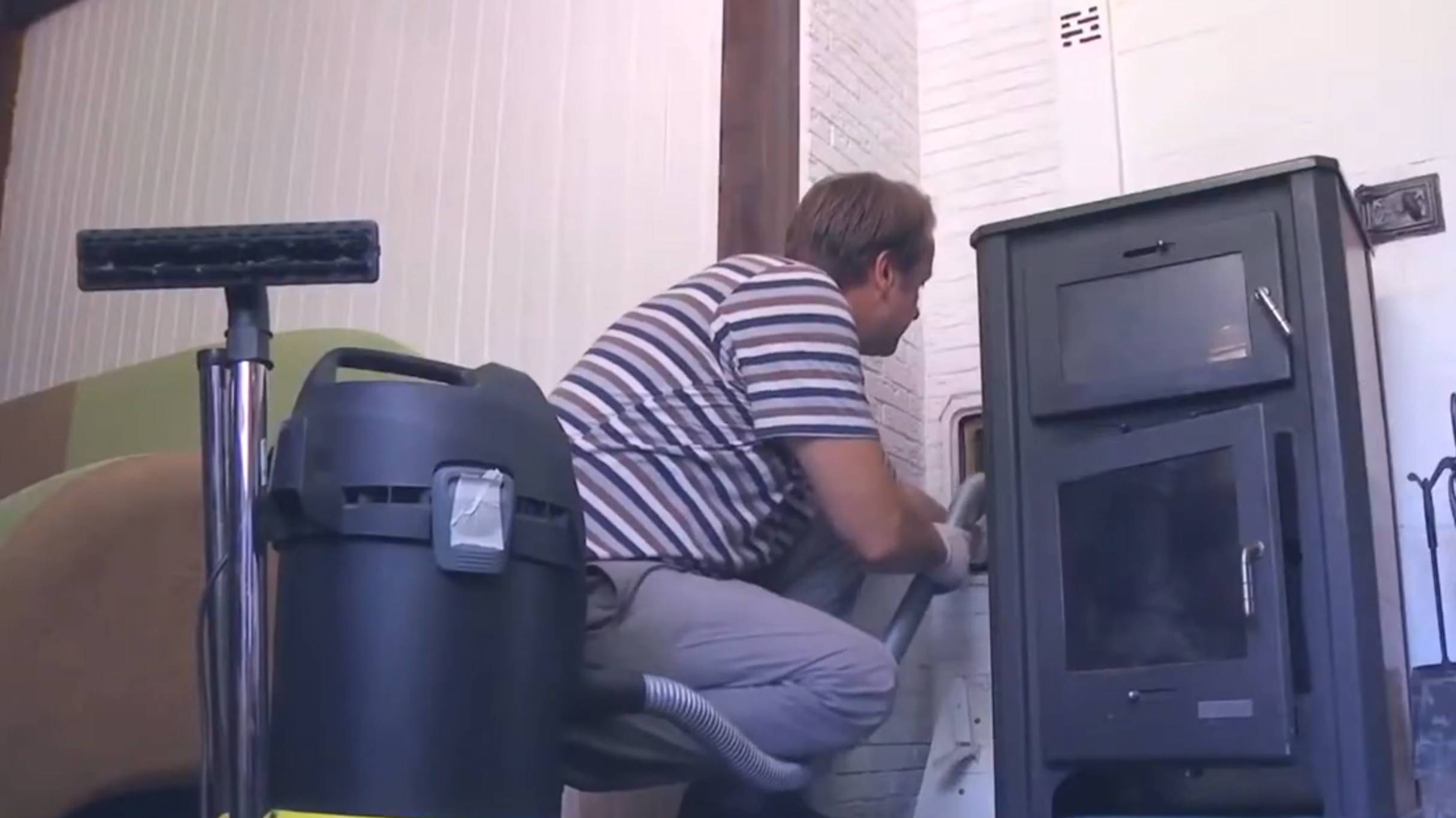 С помощью чего и как чистить дымоход от сажи?