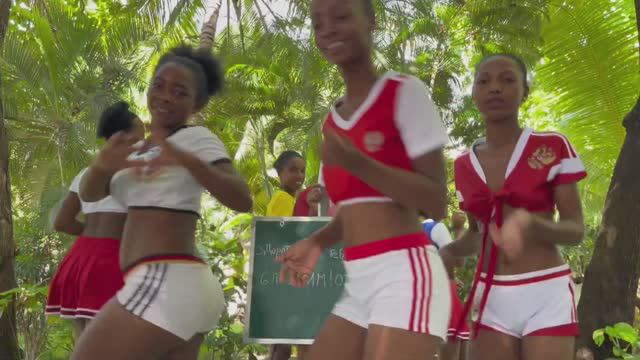 Оригинальное Африканское поздравление мужчине от Красоток в спорте  )