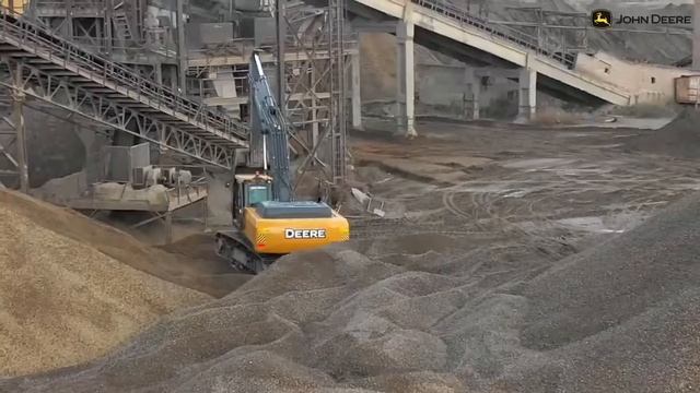 Экскаватор John Deere E330LC