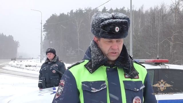 Калужские госавтоинспекторы помогли роженице вовремя добраться до роддома.mov