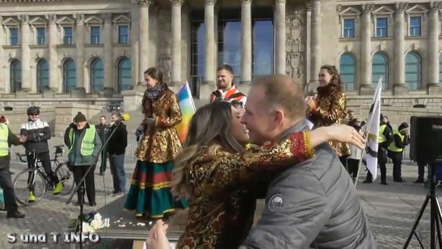 ❤️ Белое злато - Weißes Gold und staatenlos.info Rüdiger Hoffmann vor dem Reichstag in Berlin ❤️
