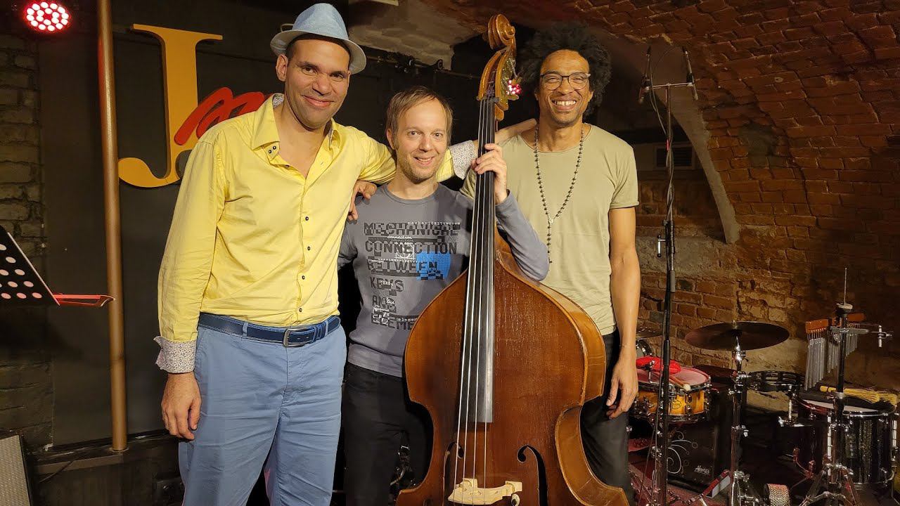 Dos GARDENIAS - (acustic version) Sandor's Trio