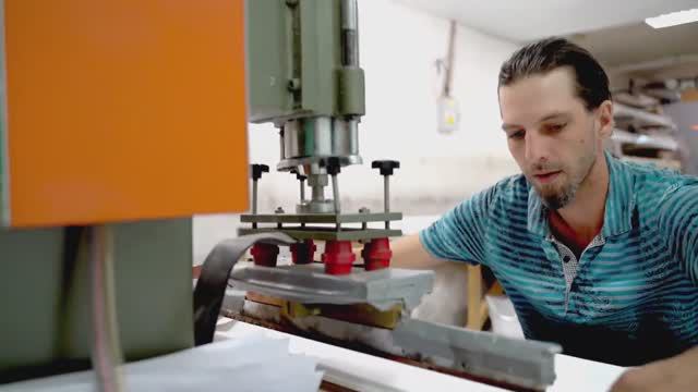 Натяжные потолки производство - видео для сайта